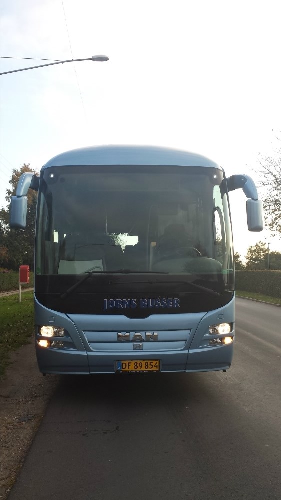 MAN 53 sæder + 17 ståpladser i bus hos busselskab i Galten | Book tur!